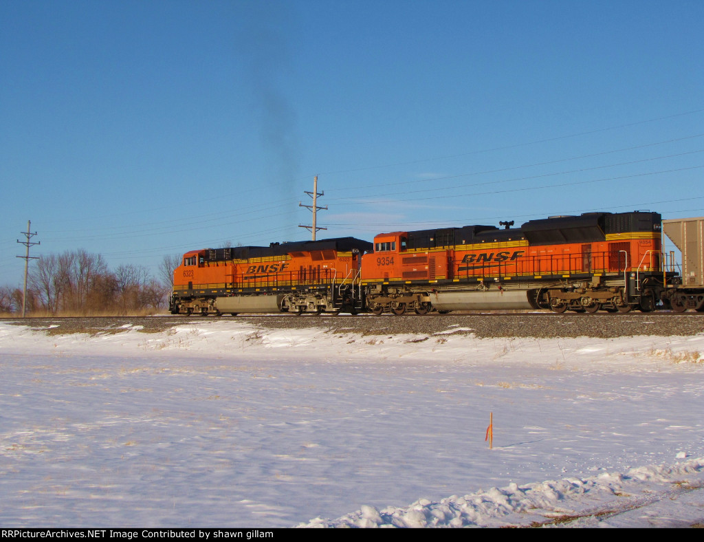 BNSF 6323 heads into the siding at elsberry.